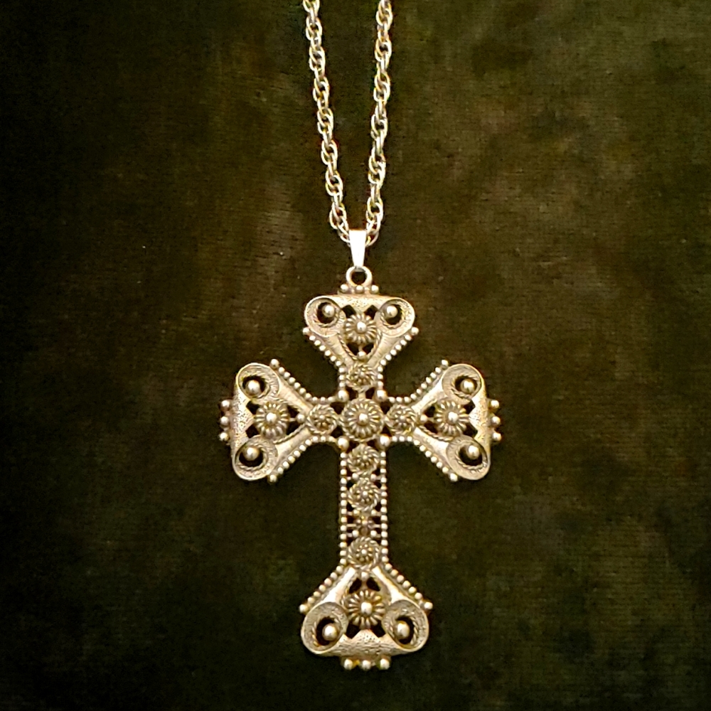 Sarah Coventry 1974 "Florentine Cross" Necklace - Gem